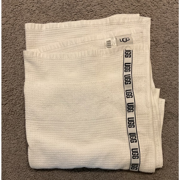 UGG | Bath | Ugg Signature Vintage White Large Cotton Bath Beach Towell ...